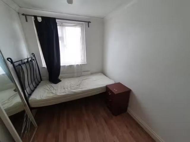 Cheap 1 bedroom house share for rent in Tryfan Close, Ilford.
