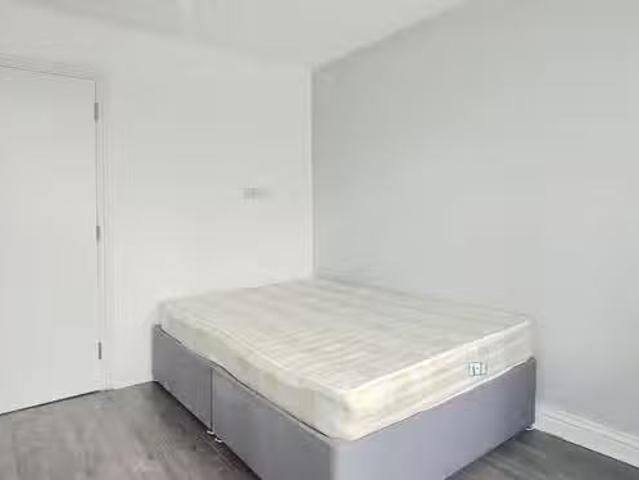 Nice 1 bedroom house share for rent in Greenstead Road, Colche.