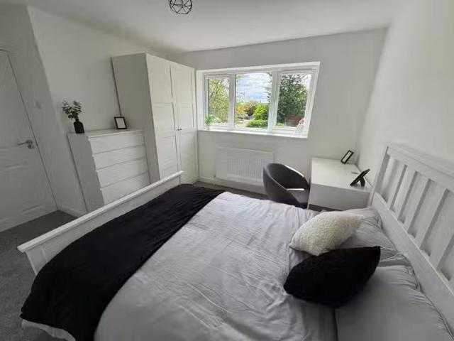 Deal! 1 bedroom house share for rent in Haviland Way, King's H.