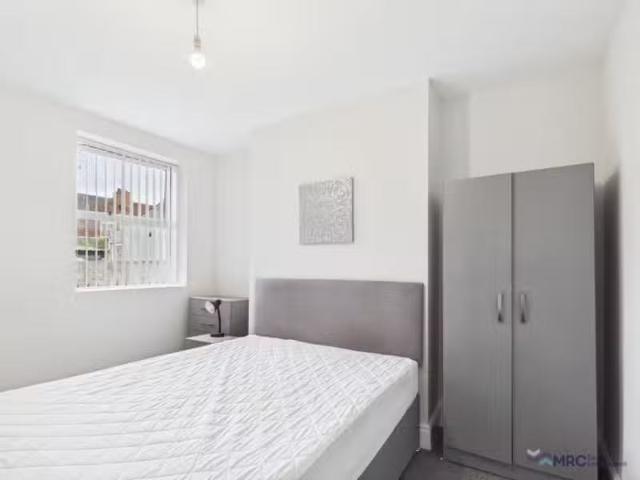 Just in! 1 bedroom house share for rent in Room 2, Bacheler St.