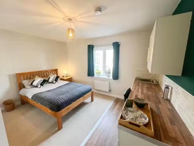 Deal! 1 bedroom house share for rent in Room 4, Central Avenue.