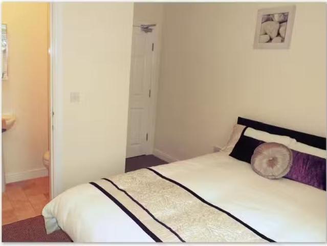 For Rent! 1 bedroom house share for rent in Rosedale Road, Ben.