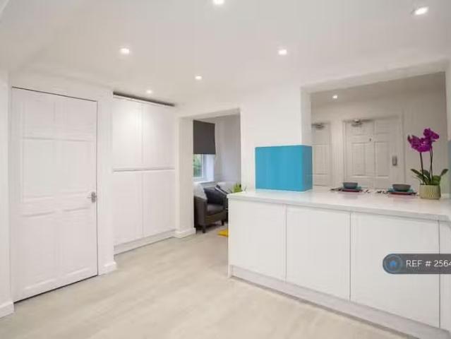 For Rent! 1 bedroom house share for rent in St. Johns Crescent.