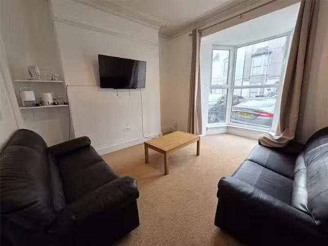 Charming 1 bedroom Property to rent, Headland Park, Plymouth.
