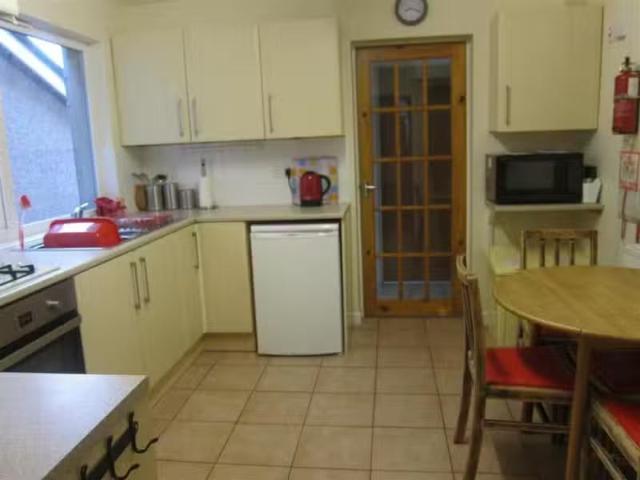 Nice 1 bedroom private hall for rent in Bertha Street, Pontypr.