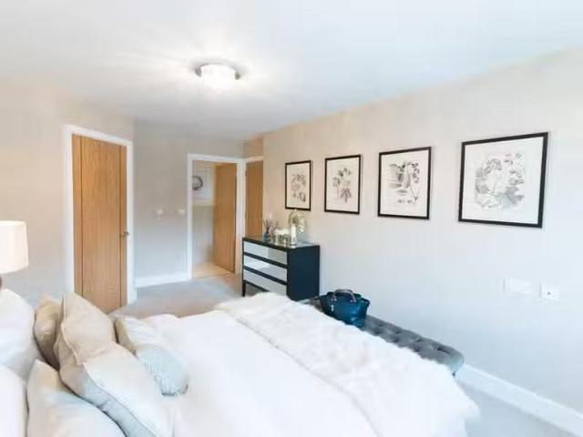 Deal! 1 bedroom retirement property for rent in London Road, S.