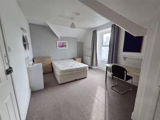 Cheap 1 bedroom Room to rent, Headland Park, Plymouth, PL4 £5.