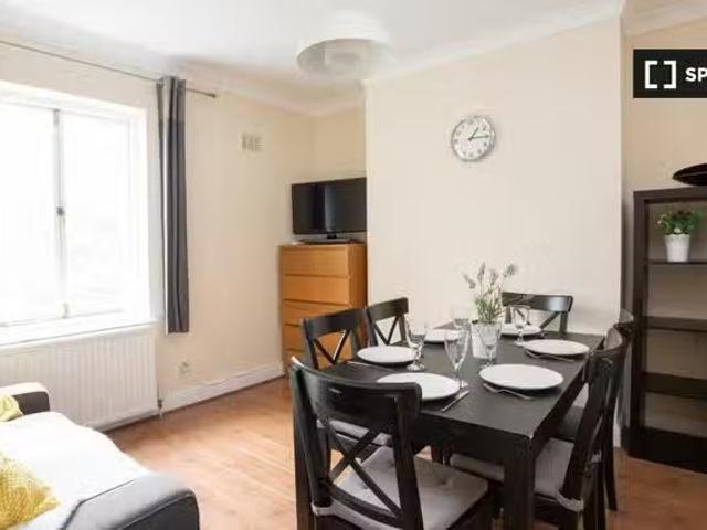 For Rent! 1 BR 3 bedroom apartment for rent in Cantelowes, Lon.