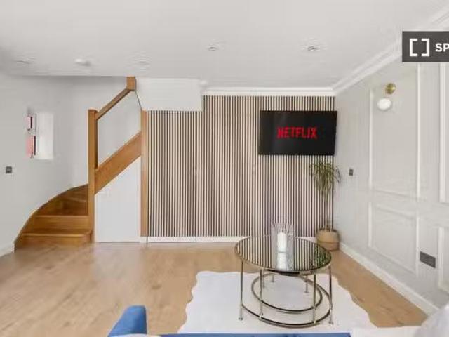 Cozy 1 BR 3 bedroom apartment for rent in Ruislip, London