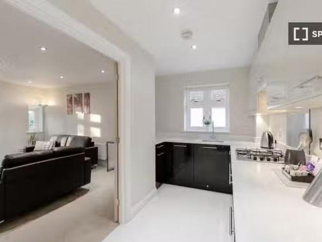 Unique 1 BR 2 bedroom apartment for rent in Esher, London