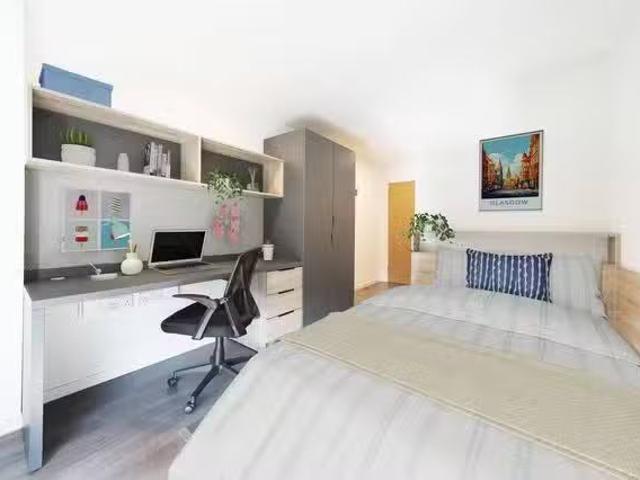 Unique 1 BR Canvas Glasgow Bronze Ensuite Lower Level