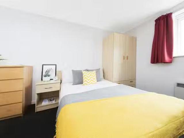 New 1 BR Atlantic Point, Liverpool Classic En Suite