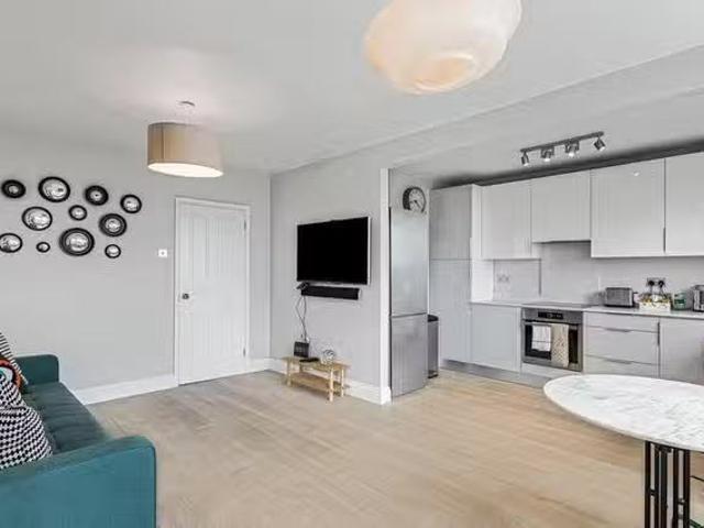 Cheap 1 BR Goldhawk Road
