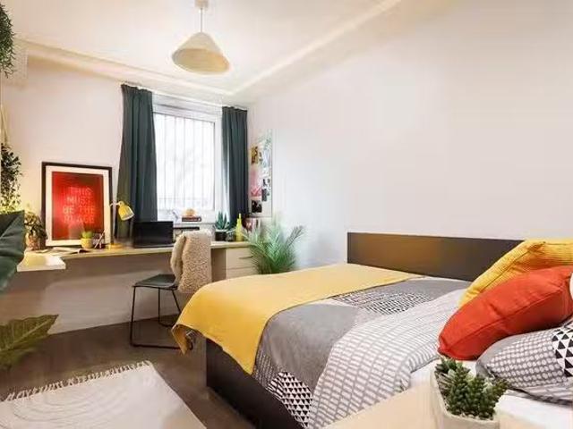 Cozy 1 BR Kincardine Court Classic En Suite