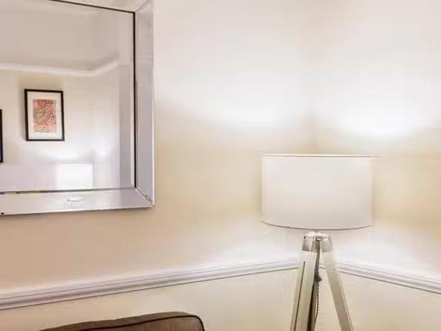Cheap 1 BR High Street East