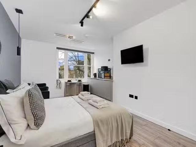 Deal! 1 BR Hilldrop Crescent