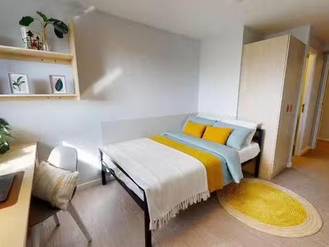 Cheap 1 BR i Q Opal Court Bronze En Suite Plus