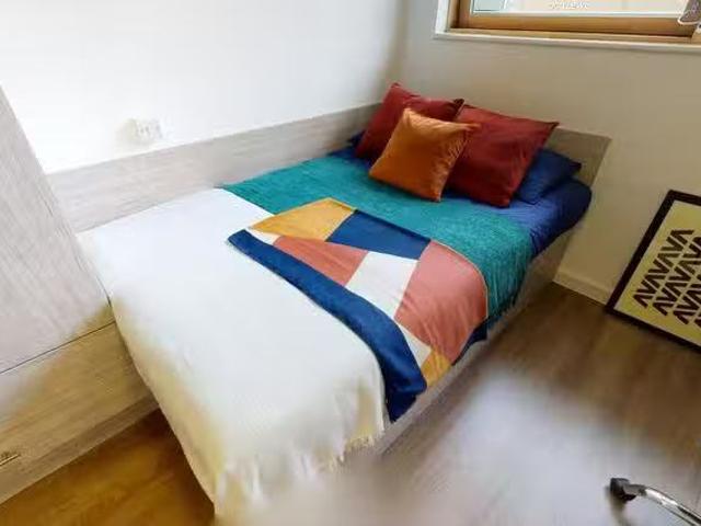 Cheap 1 BR i Q Kingston Bronze En Suite