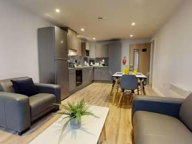 For Rent! 1 BR i Q Weaver Place Gold En Suite Plus