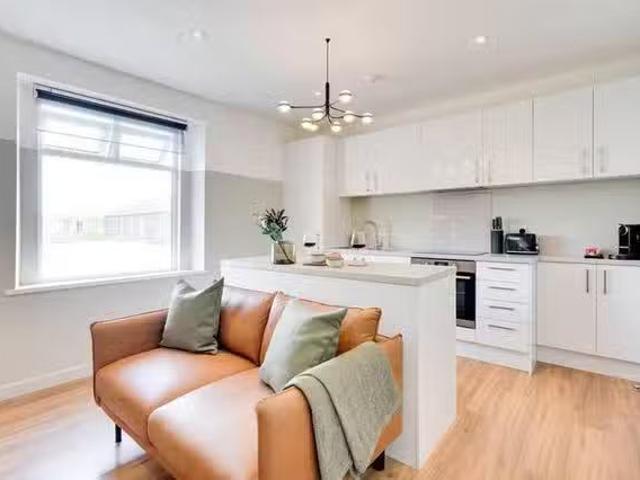 Deal! 1 BR Lower Dock Street
