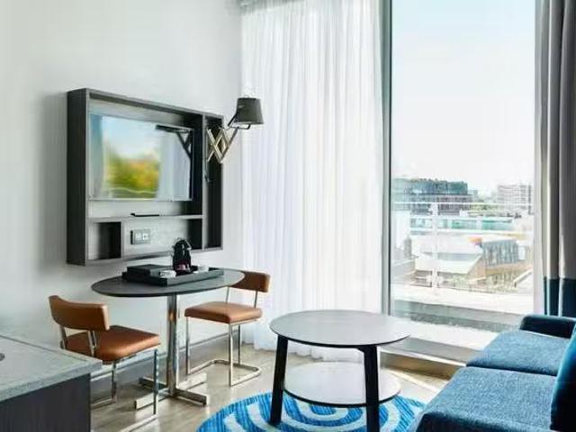 Deal! 1 BR Long Lane, London