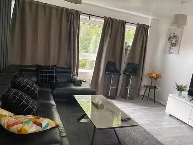 Rental! 1 BR Saint Marks Crescent