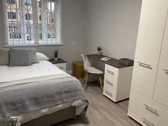 Deal! 1 BR Singer Hall Premium Non Ensuite