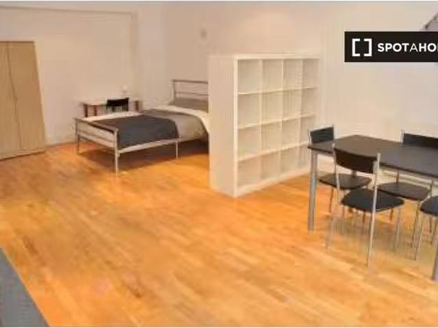Cheap 1 BR Studio for rent in Limehouse, London