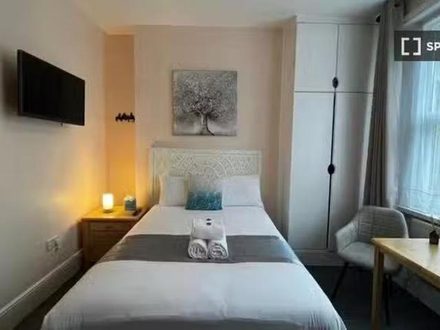 Rental! 1 BR Studio for rent in London