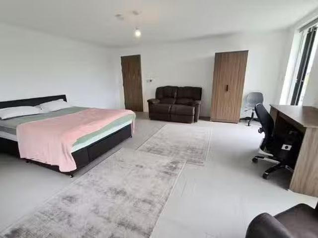 Nice 1 BR St Rule Street, London