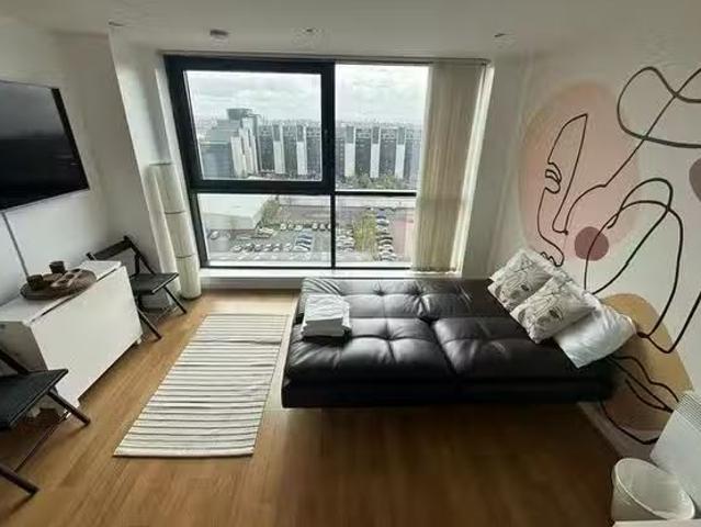 Deal! 1 BR Stobcross Street