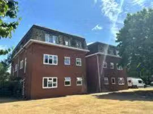 Cozy 1 BR Property & Houses to Rent: Bartons Way, Farnborough.