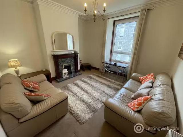 Deal! 1 BR Property to rent in 50C Esslemont Avenue