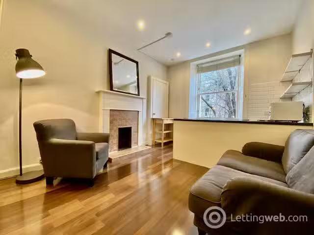 Unique 1 BR Property to rent in Yeaman Place, Polwarth, Edinbu.