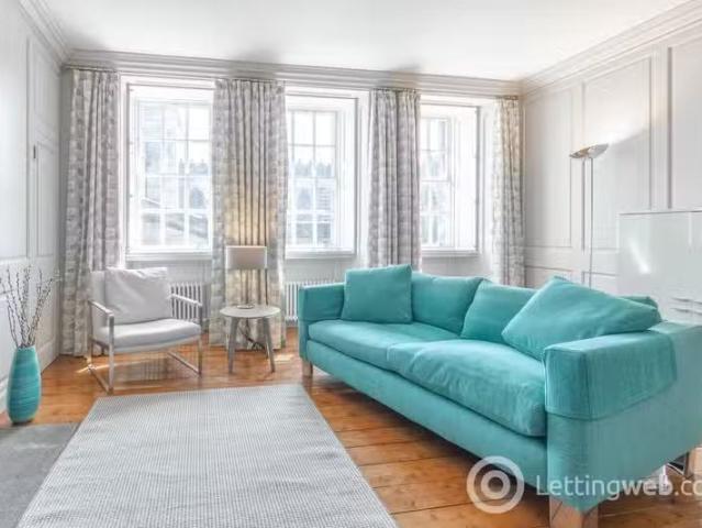 For Rent! 1 BR Property to rent in Advocates Close, High Stree.