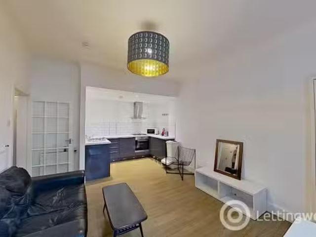 Nice 1 BR Property to rent in Albert Street, Edinburgh, EH7