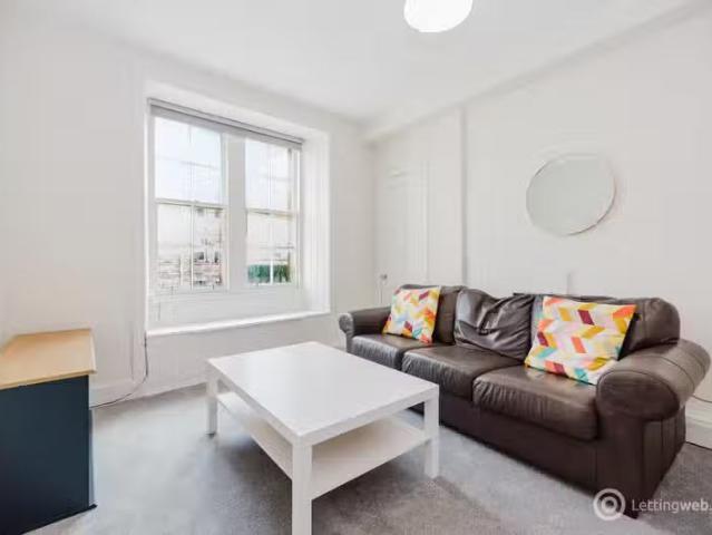 Cozy 1 BR Property to rent in Buccleuch Street, Edinburgh, EH8