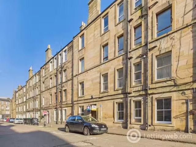 Nice 1 BR Property to rent in Buchanan Street, Leith, Edinburg.