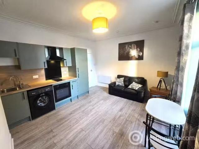Just in! 1 BR Property to rent in Northfield Place, Rosemount.