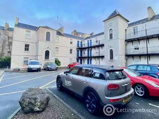 Cheap 1 BR Property to rent in Patriothall, Stockbridge, Edinb.