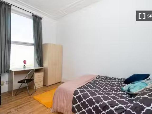 Cheap 1 BR Room in 6 bedroom flat for rent in Hillrise, London