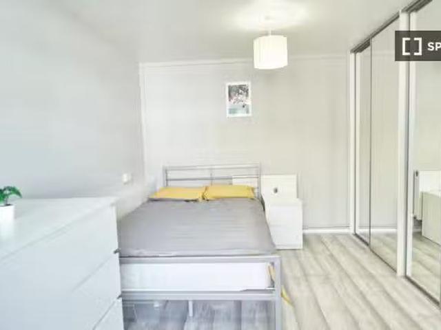 Just in! 1 BR Room in shared apartment for rent in Bow West, L.