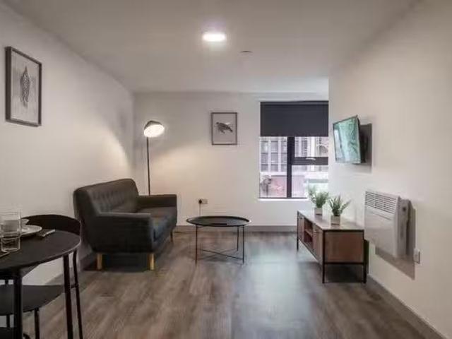 Charming 1 BR Roscoe Street