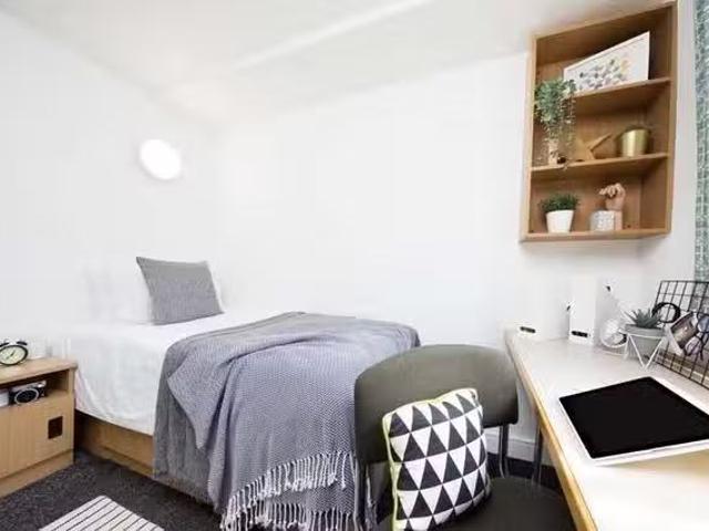 Just in! 1 BR Rosamond House ENSUITE