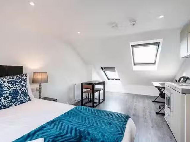 For Rent! 1 BR Rylston Road