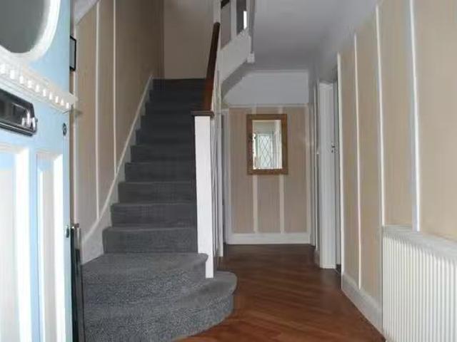 Nice 1 BR The Knoll, Bromley