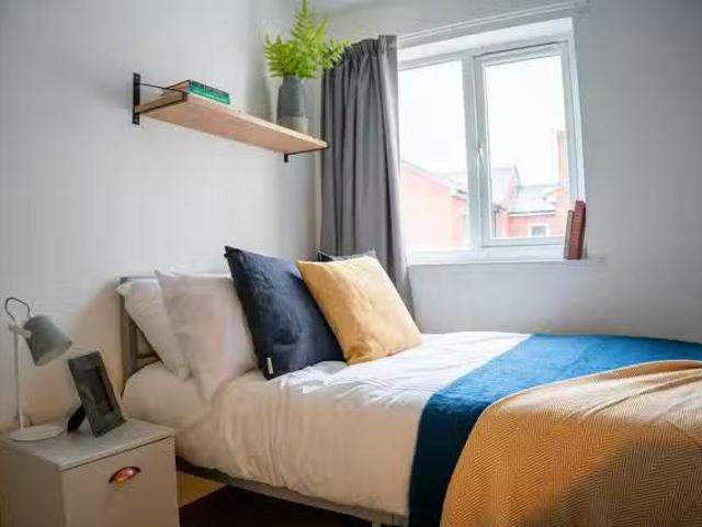 Rental! 1 Room 64A Monson Street 6 Bedroom House