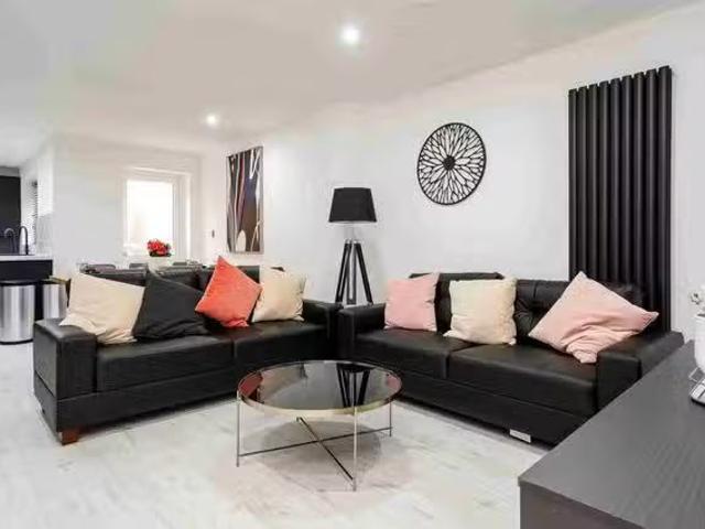 For Rent! 1 Room 125 Portland Street, LN5 6 Beds 5 Baths