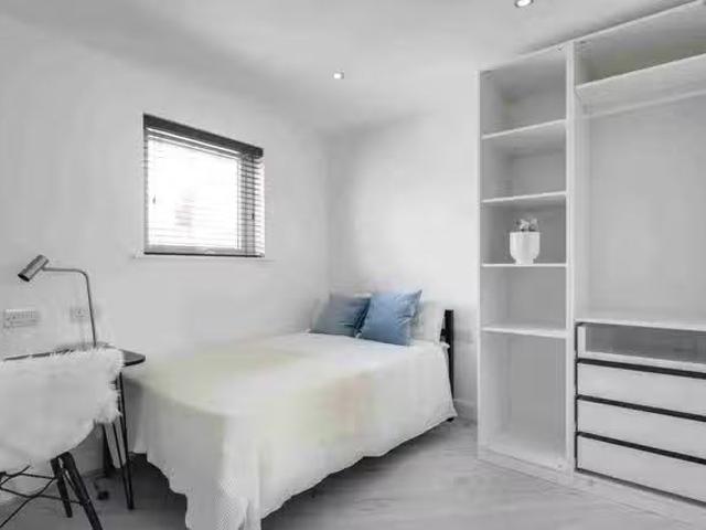 Nice 1 Room 188 Alderson Road, L15 6 Beds 5 Baths