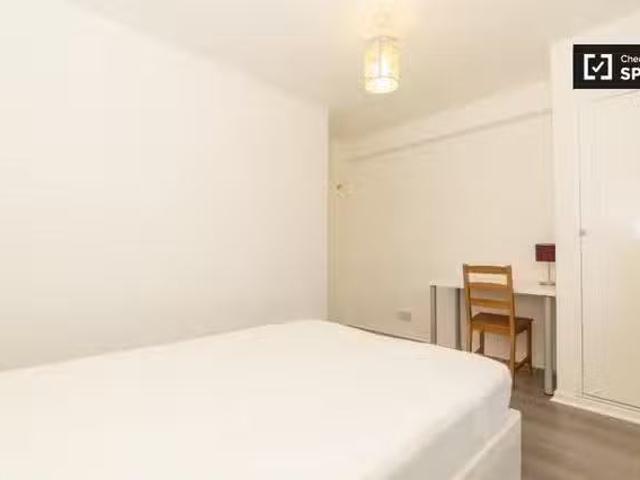 Nice 1 Room Bedroom for rent in a 2 bed apartment in Lambeth.